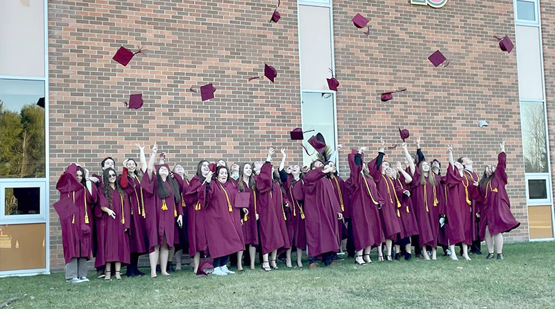 Ceremony for the 2022 grads of École secondaire Sieur-de-Coulonge - The ...
