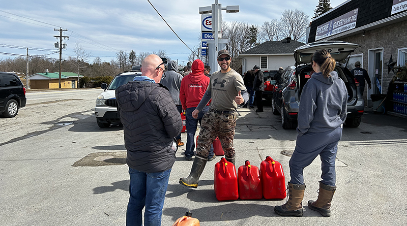 Powerless in the Pontiac: Thousands in the dark for days as Hydro ...