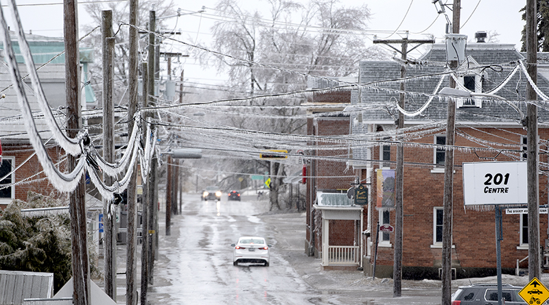 Powerless in the Pontiac: Thousands in the dark for days as Hydro ...